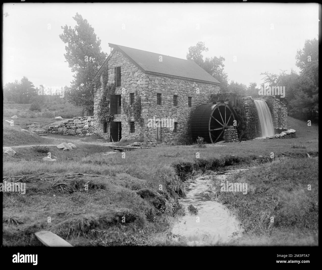 Mulino rosso a Wayside Inn sulla Boston Post Road, Sudbury , Mills ...