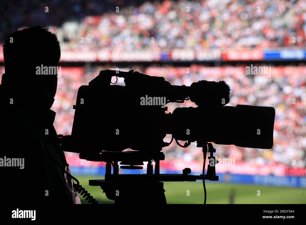 Cameraman silhouette immagini e fotografie stock ad alta risoluzione ...