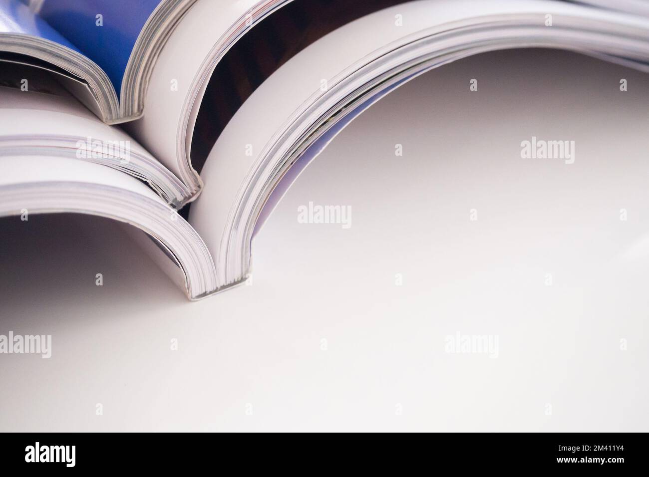 Recensione riviste pubblicitarie immagini e fotografie stock ad alta ...