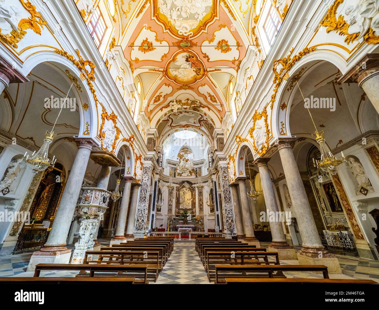 Chiesa navata centrale immagini e fotografie stock ad alta risoluzione ...
