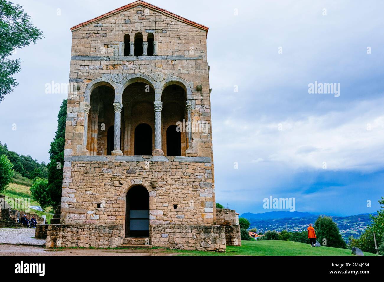 Chiesa di Santa Maria al Monte Naranco - Iglesia de Santa María del ...