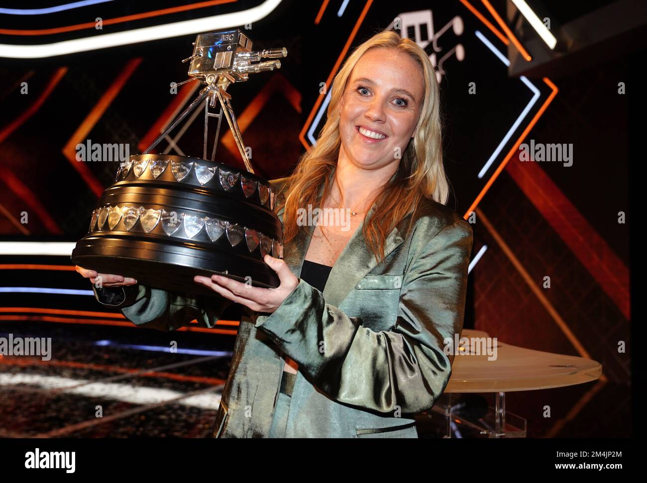 Beth Mead si presenta con il BBC Sports Personality of the Year Award ...