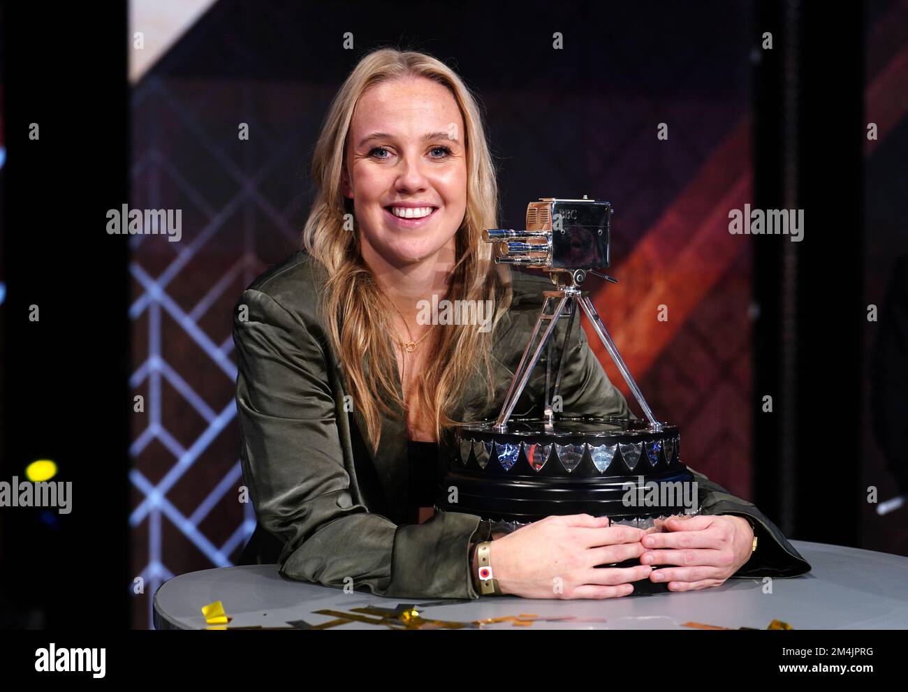Beth Mead si presenta con il BBC Sports Personality of the Year Award ...