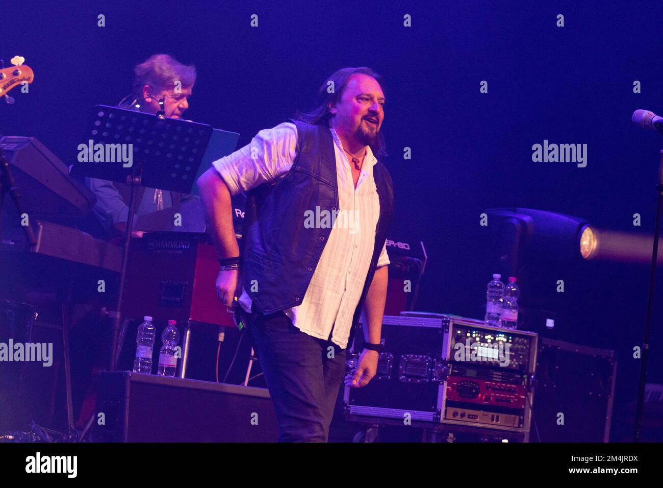 Bergamo, Italia, 21/12/2022, Yuri Cilloni di Nomadi in scena a Creberg ...