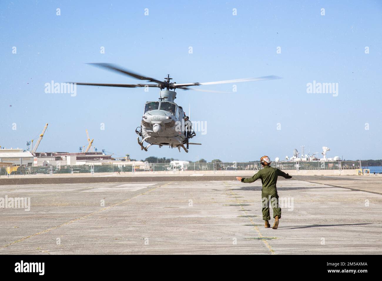 STATI UNITI Raul Mendoza, un meccanico di aeromobili con Marine Light ...