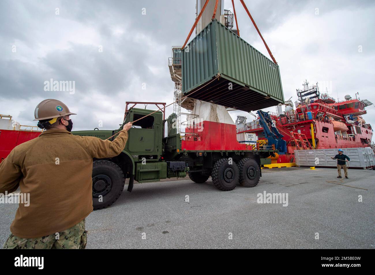 OKINAWA, Giappone (20 febbraio 2022) Equipment Operator 1st Classe ...