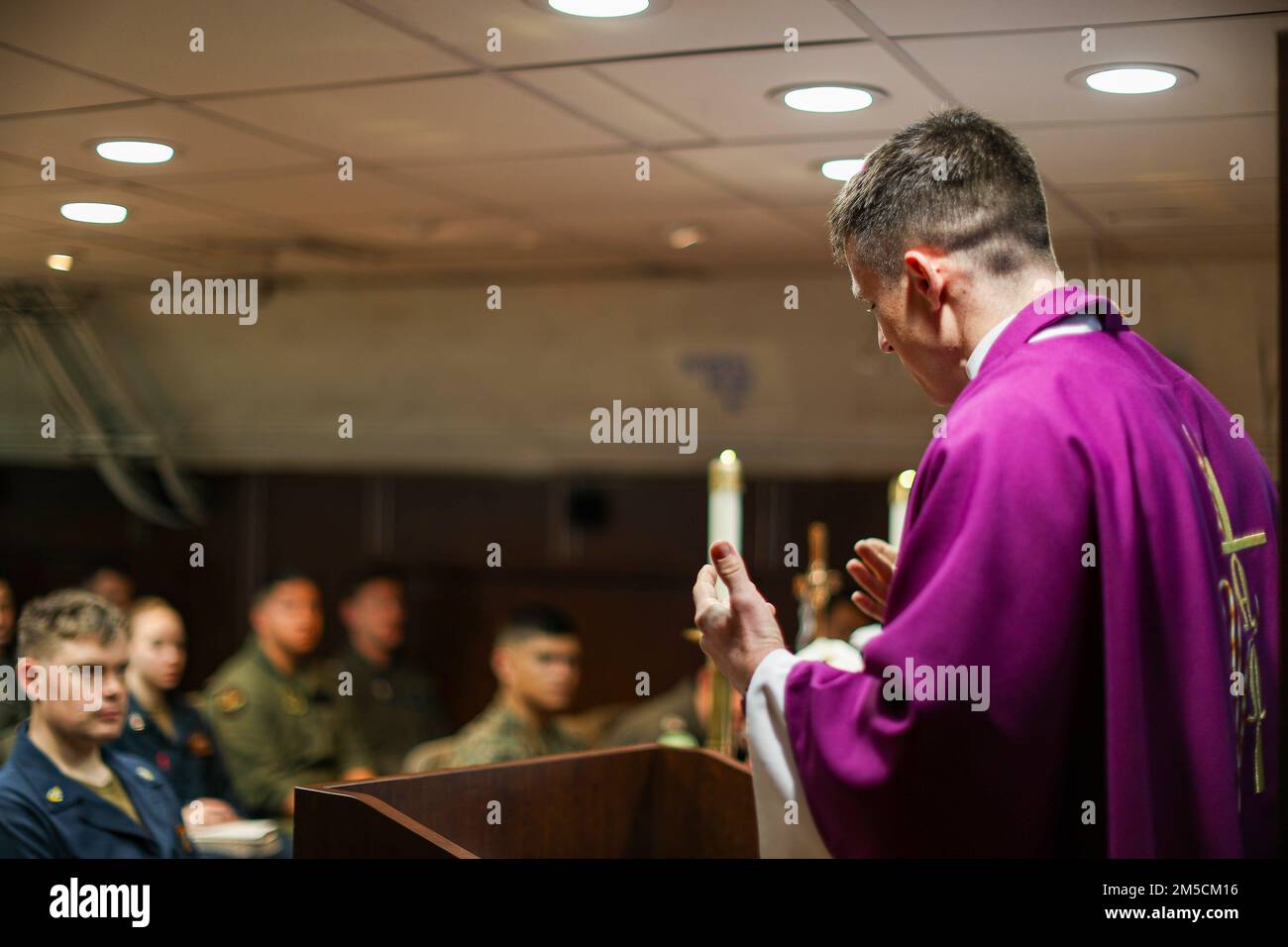 BASE NAVALE GUAM (2 marzo 2022) il Lt. Luke Dundon, di Chantilly ...
