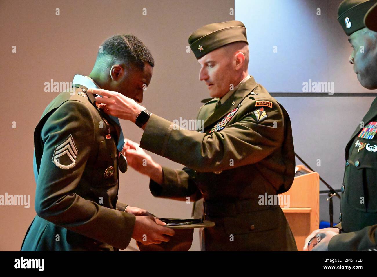 Brig. Patrick R. Michaelis, USA L'Army Training Center e il comandante ...