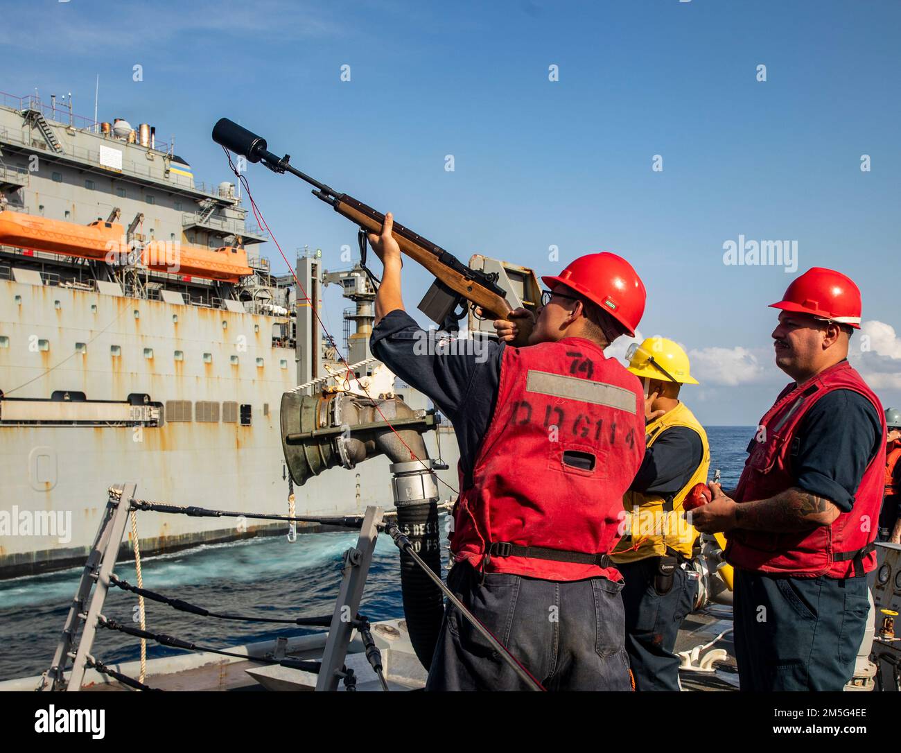 EAST CHINA SEA (16 marzo 2022) Gunner’s Mate 3rd Class Ian Delaughter ...