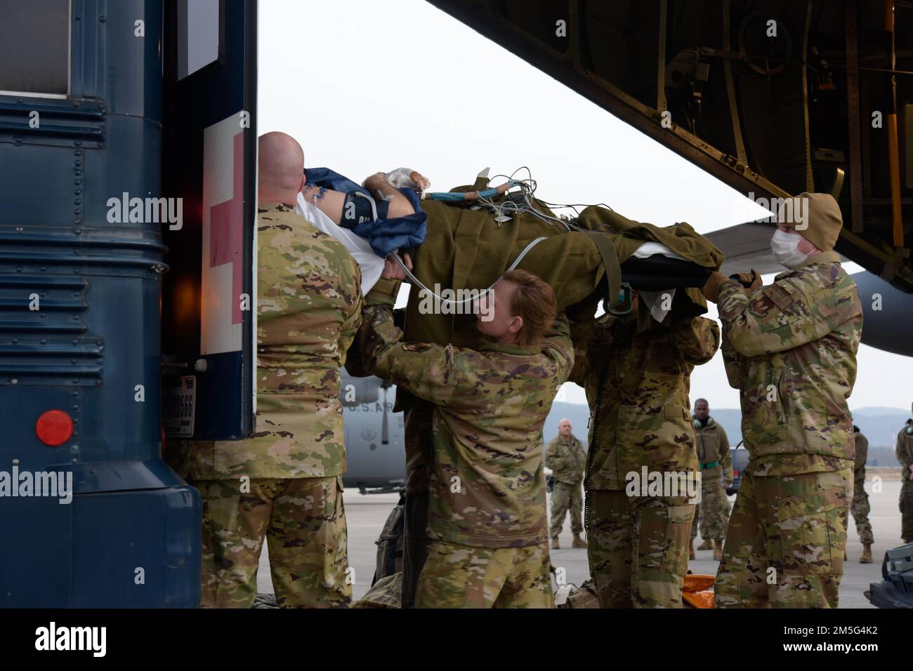 I militari assegnati al 86th° Squadron di evacuazione Aeromedica, 86th ...