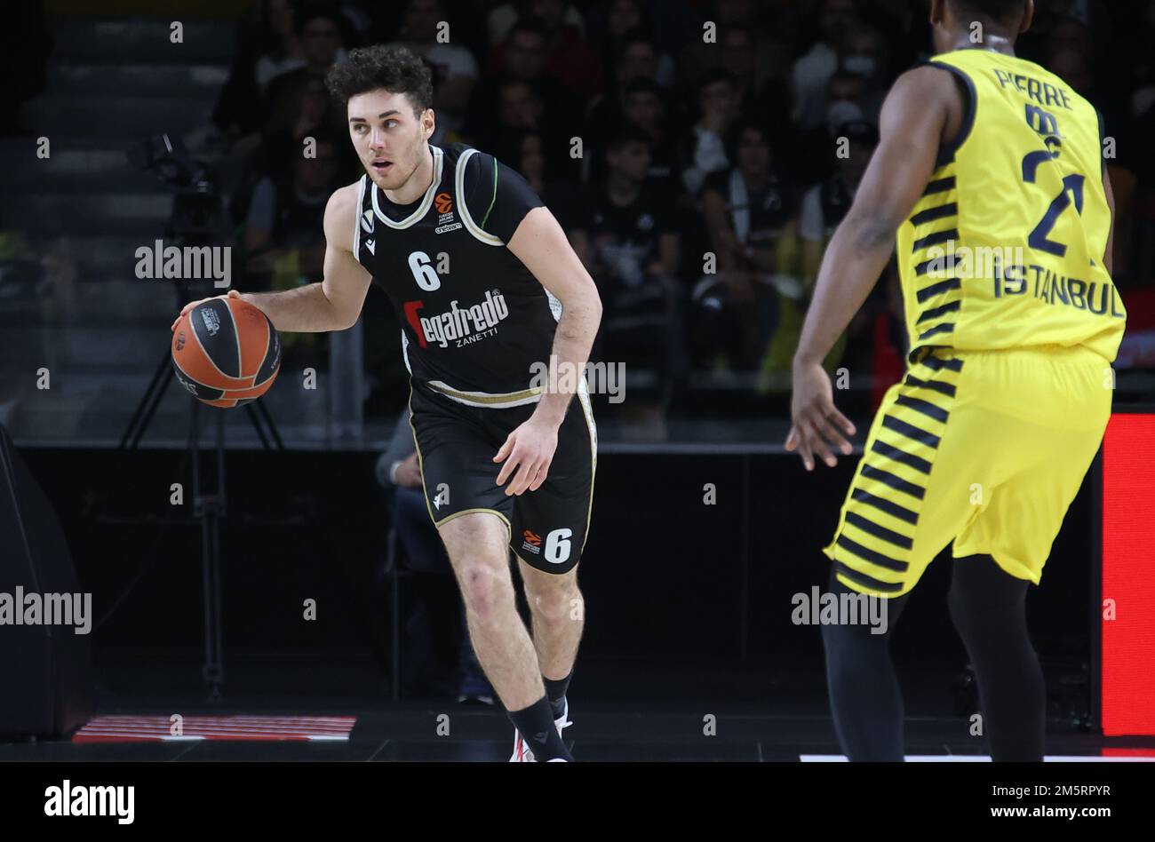 30 dicembre 2022, Bologna, Italia: Alessandro Pajola (Segafredo Virtus ...
