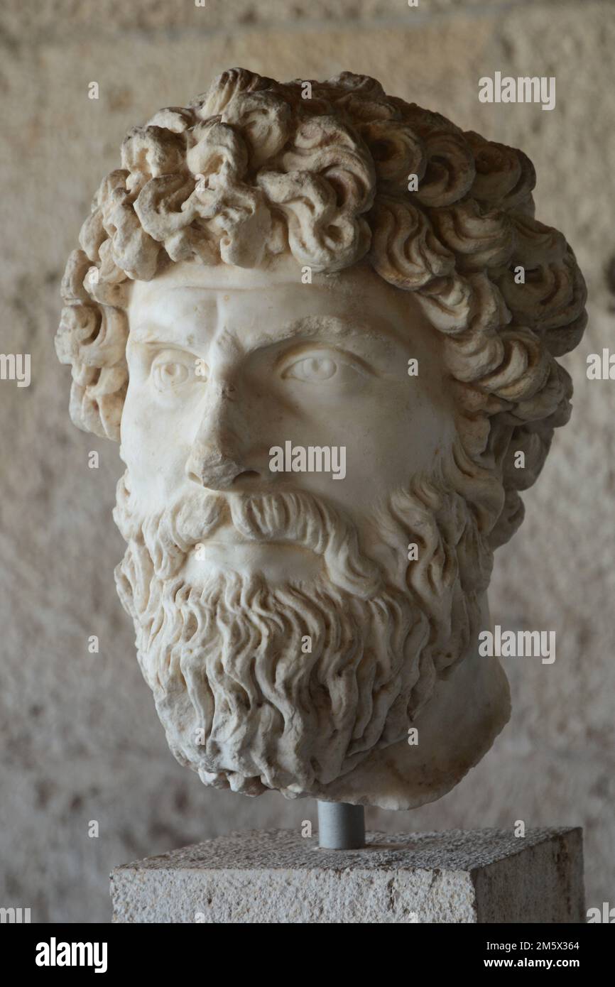 Statua greci antica immagini e fotografie stock ad alta risoluzione - Alamy