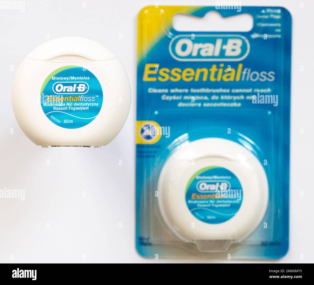 California, USA - 31 dicembre 2022: Oral-B essentail Floss. Filo ...