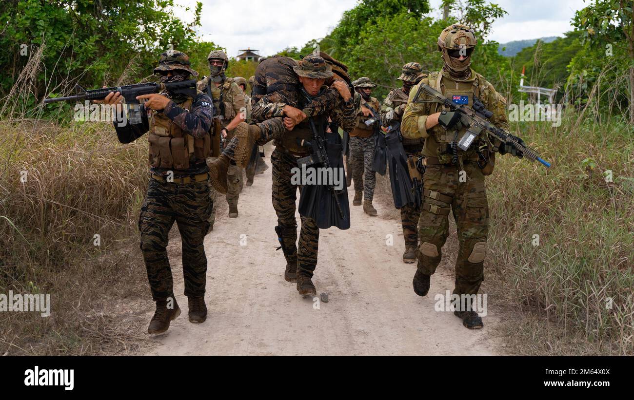 I membri del Philippine Navy Special Operations Group, U.S. Navy Seals ...