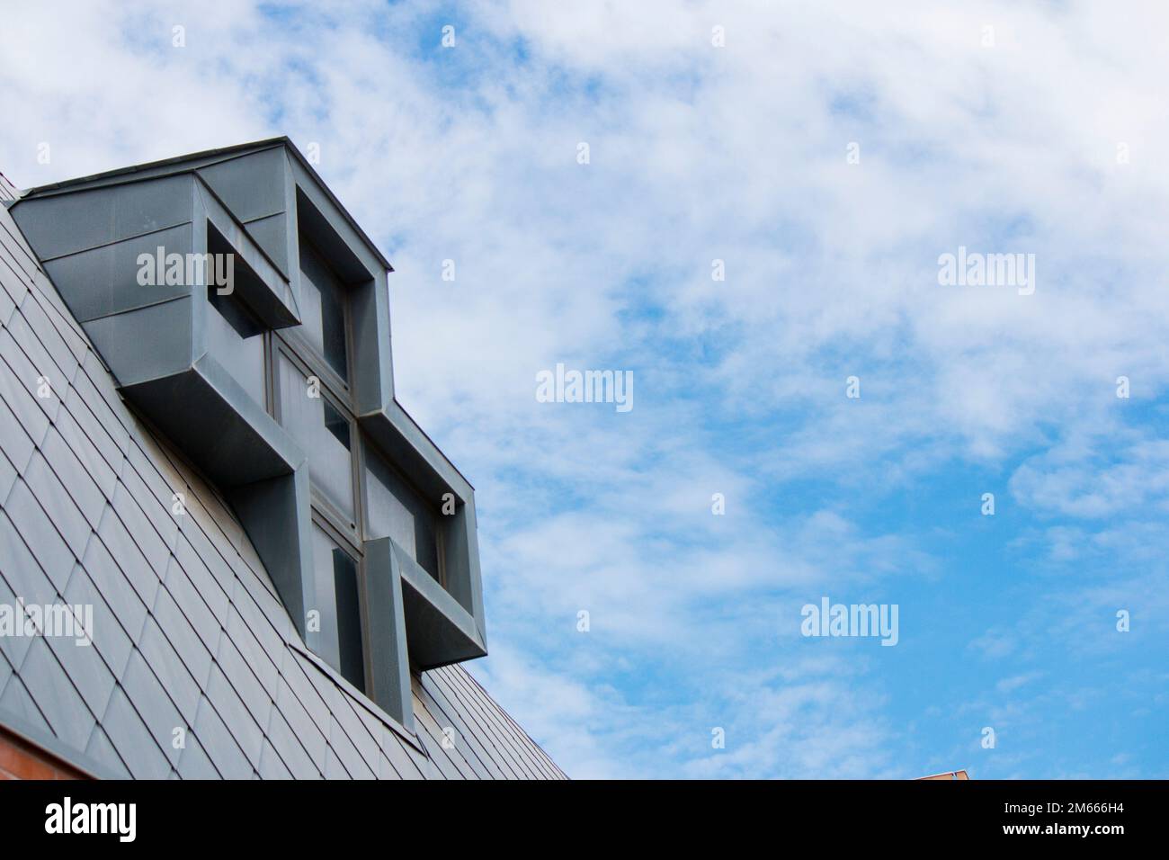 Il simbolo della croce su nel cielo. Il simbolo della croce in alto nel ...