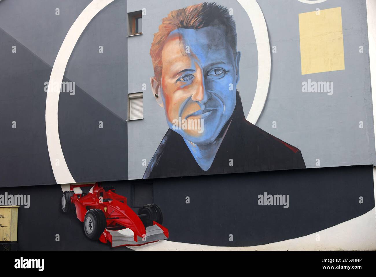 Foto scattata il 3 gennaio 2023. Mostra un gigantesco murale del sette ...