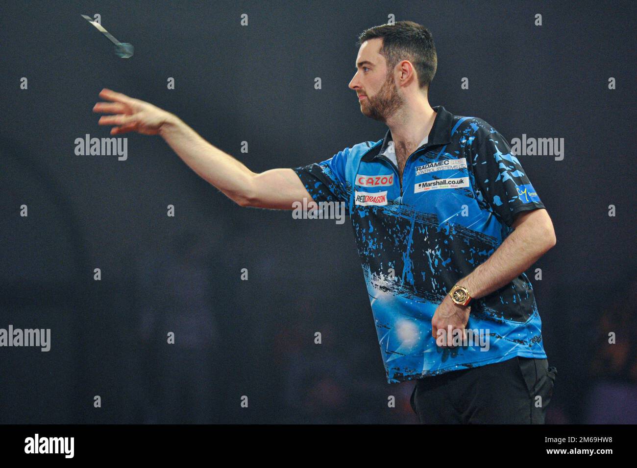 LONDRA, REGNO UNITO - 22 DICEMBRE: Luke Humphries of England in azione ...