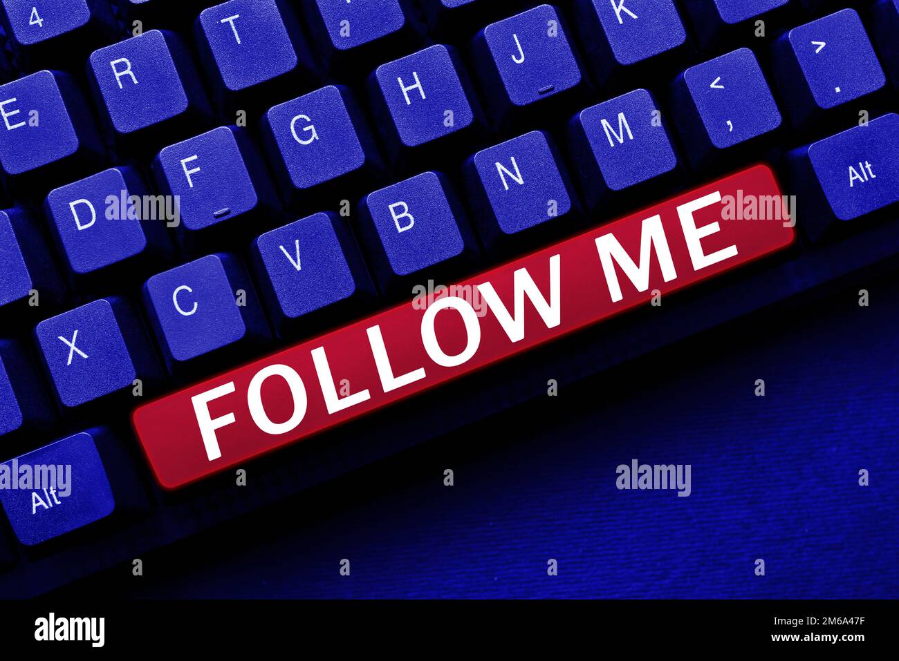 Cartello con la scritta Seguimi. Foto concettuale che invita una ...