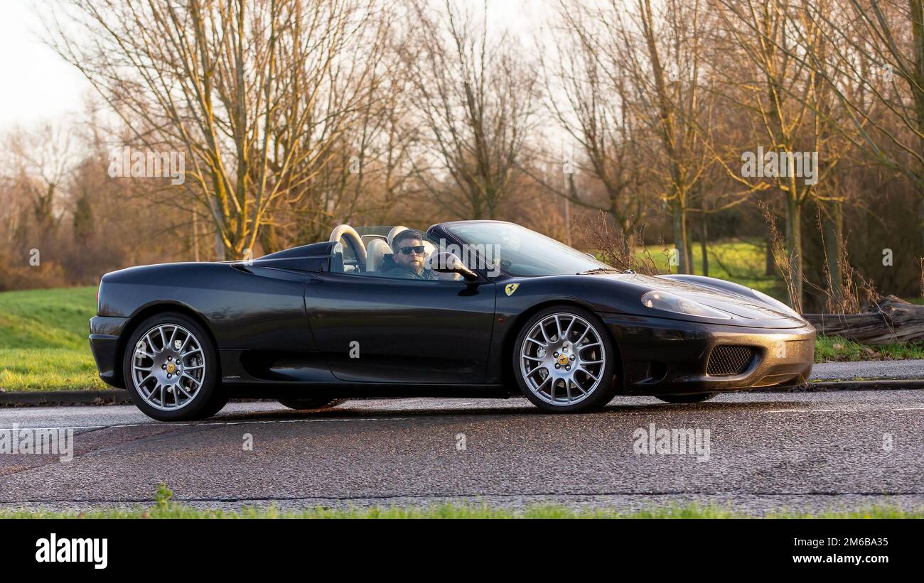 Guida su una strada di campagna immagini e fotografie stock ad alta risoluzione - Alamy