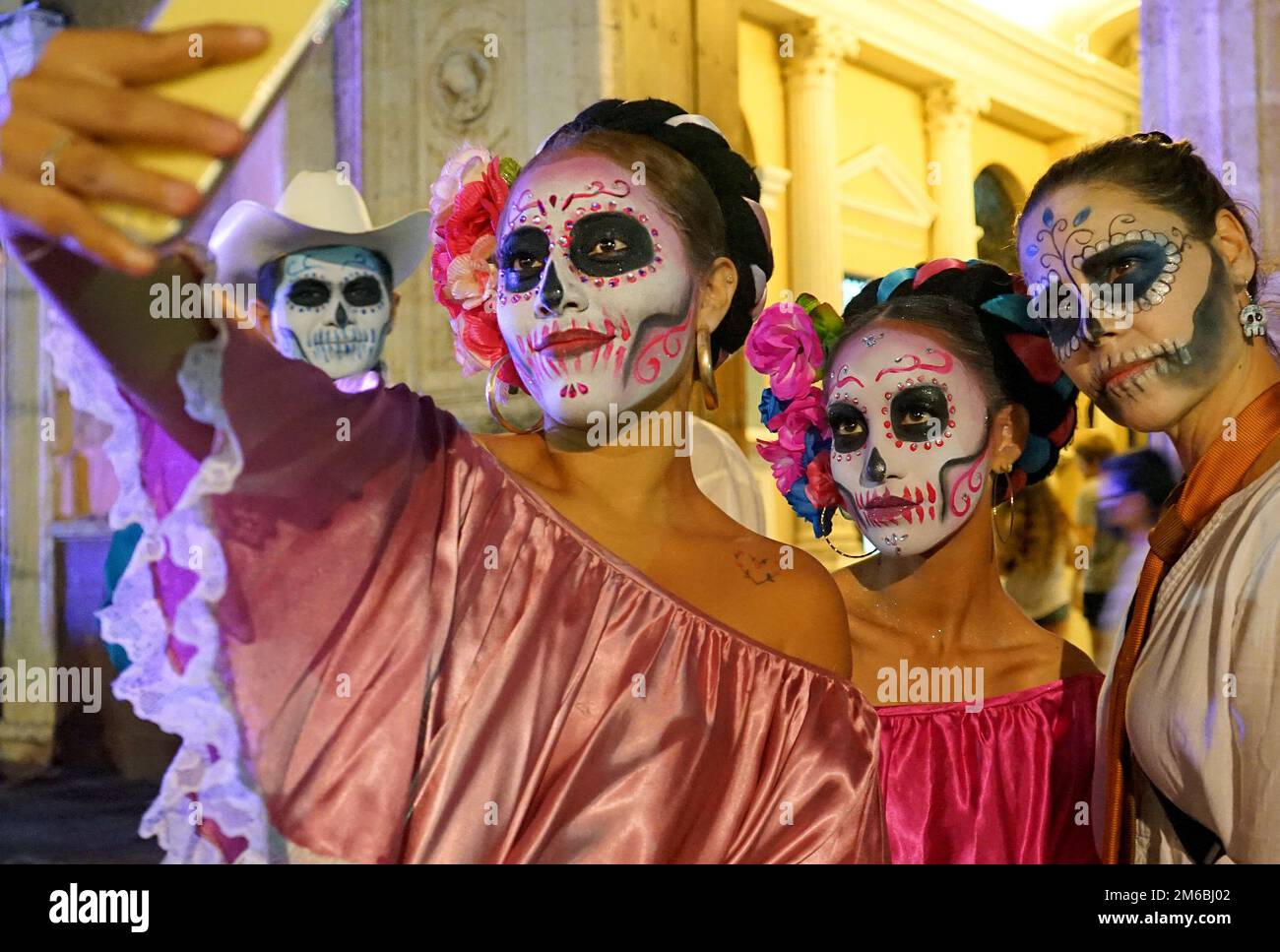 Parata annuale del giorno dei morti immagini e fotografie stock ad alta ...