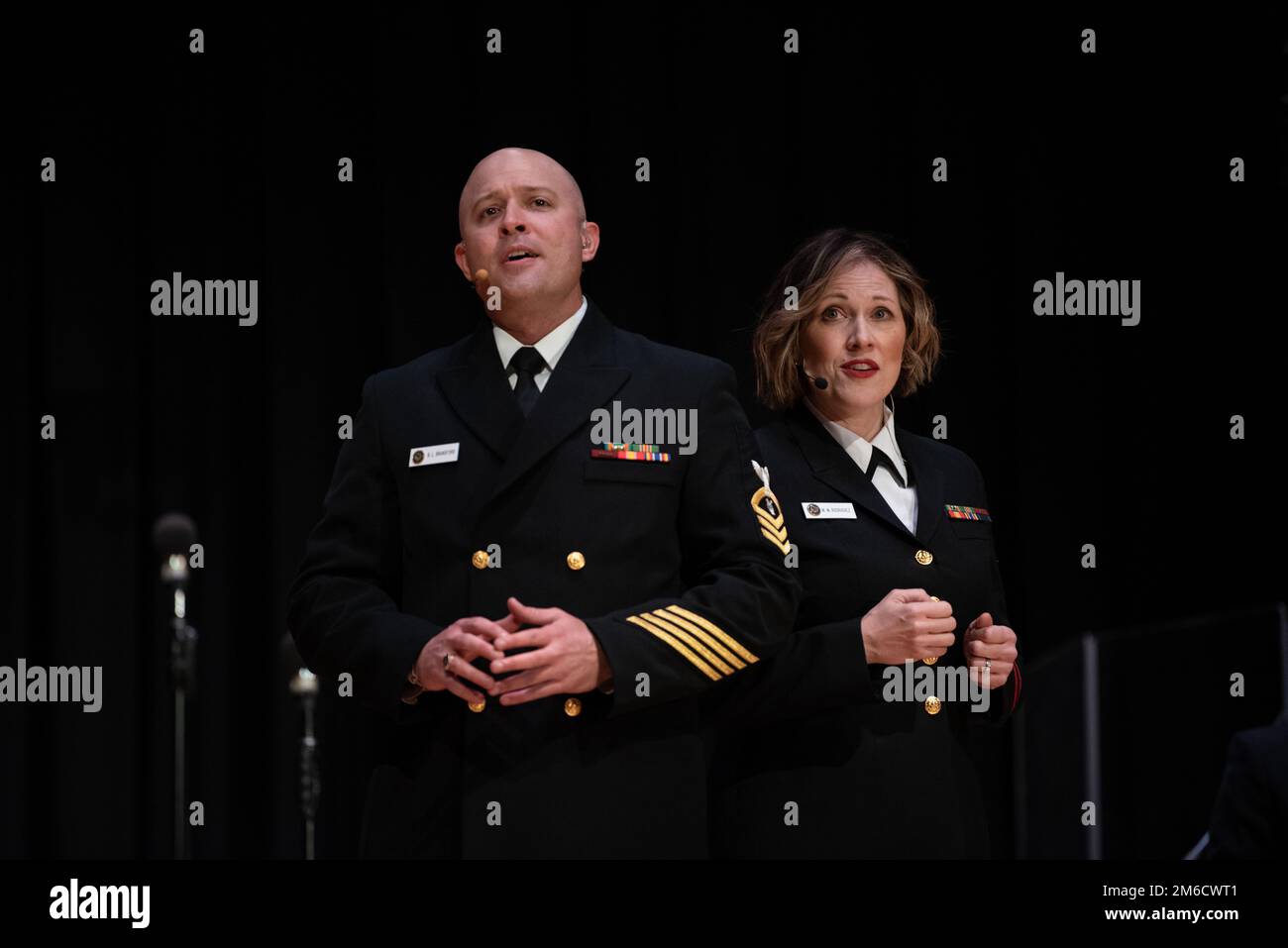 MARIETTA, Ohio (23 aprile 2022) il musicista capo Benjamin Bransford ...