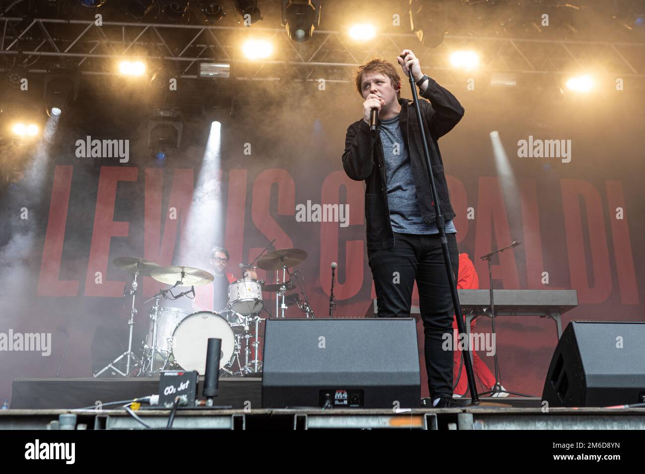 Cantante lewis capaldi immagini e fotografie stock ad alta risoluzione ...