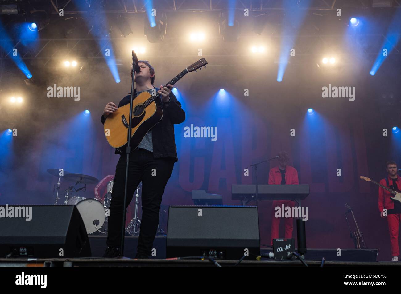 Lewis capaldi musicista immagini e fotografie stock ad alta risoluzione ...