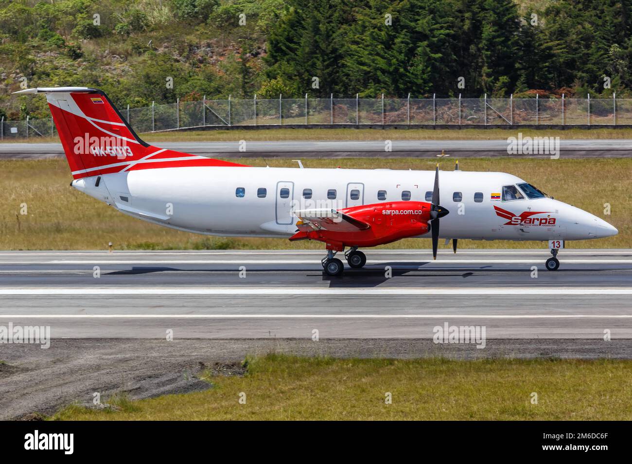 Embraer emb 120 brasilia immagini e fotografie stock ad alta ...