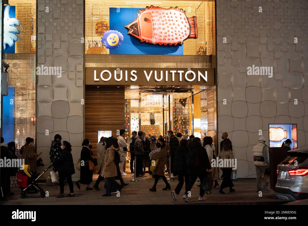 Tokyo, Giappone. 3rd Jan, 2023. A Louis Vuitton flagship retail ...