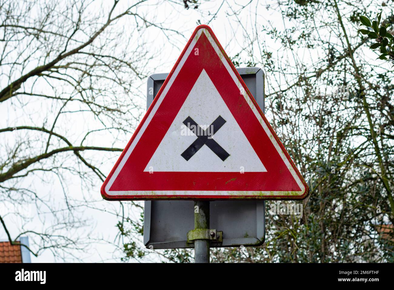 Segnale stradale triangolare immagini e fotografie stock ad alta risoluzione - Alamy