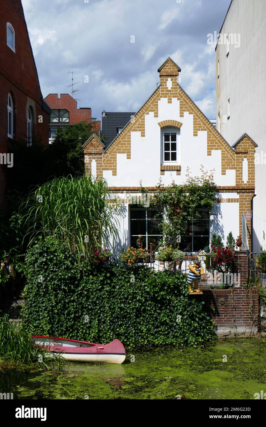 Boot an der alten wasserma hle in bad oldesloe immagini e fotografie stock ad alta risoluzione ...