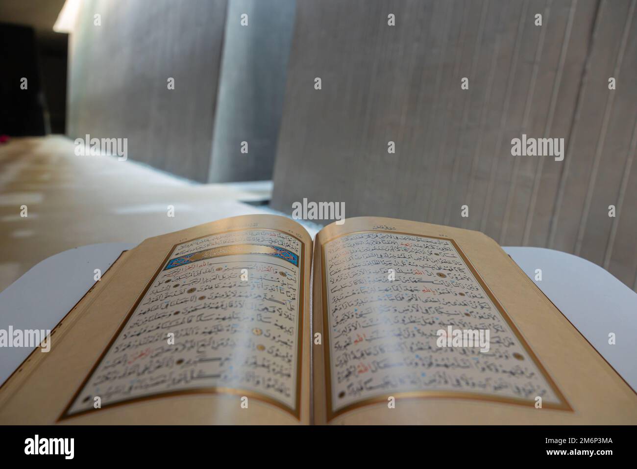 Il Santo Corano nella moschea. Foto di sfondo islamica. Ya-Sin o yasin ...