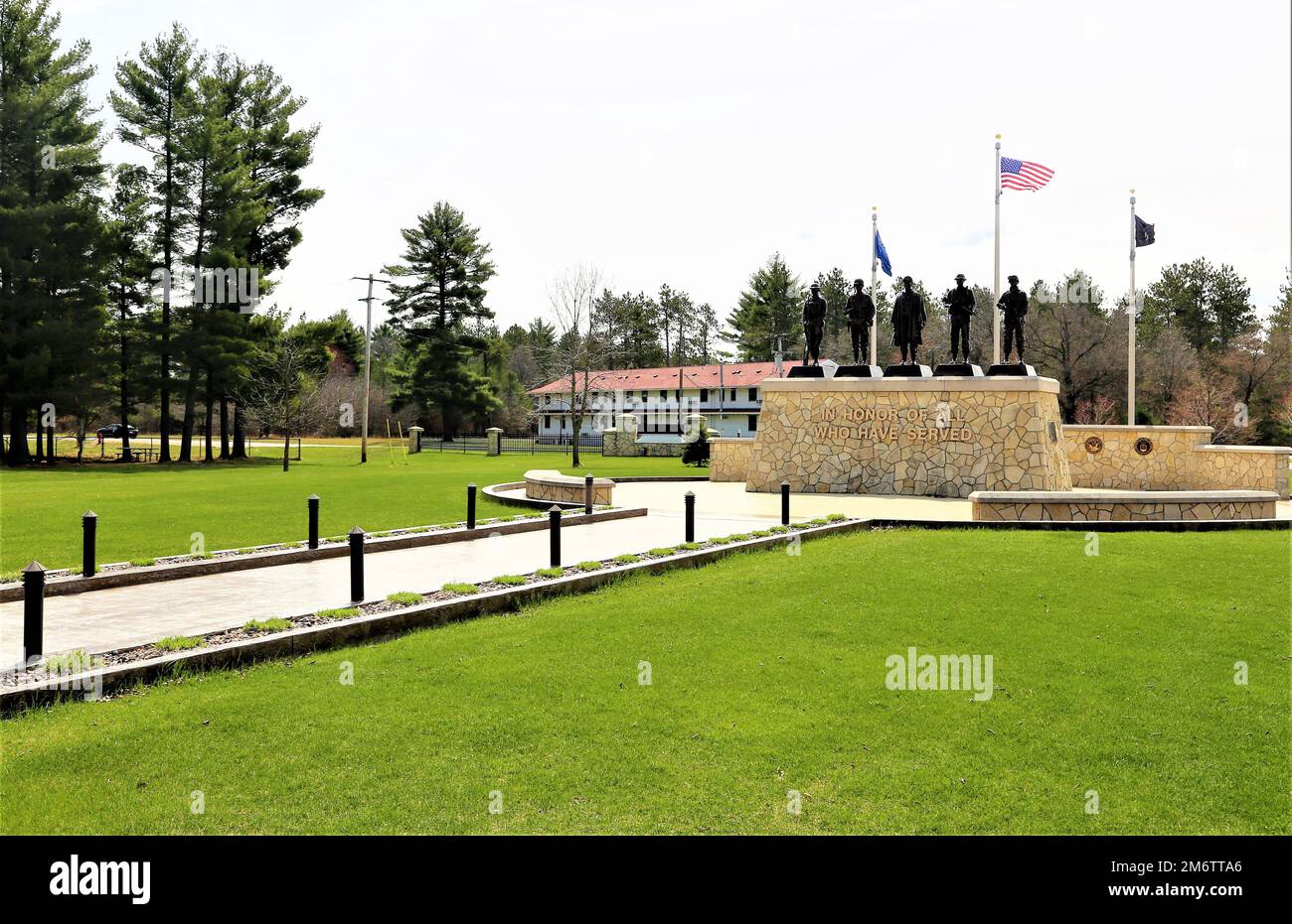 Il Veterans Memorial Plaza viene mostrato il 5 maggio 2022 presso l ...