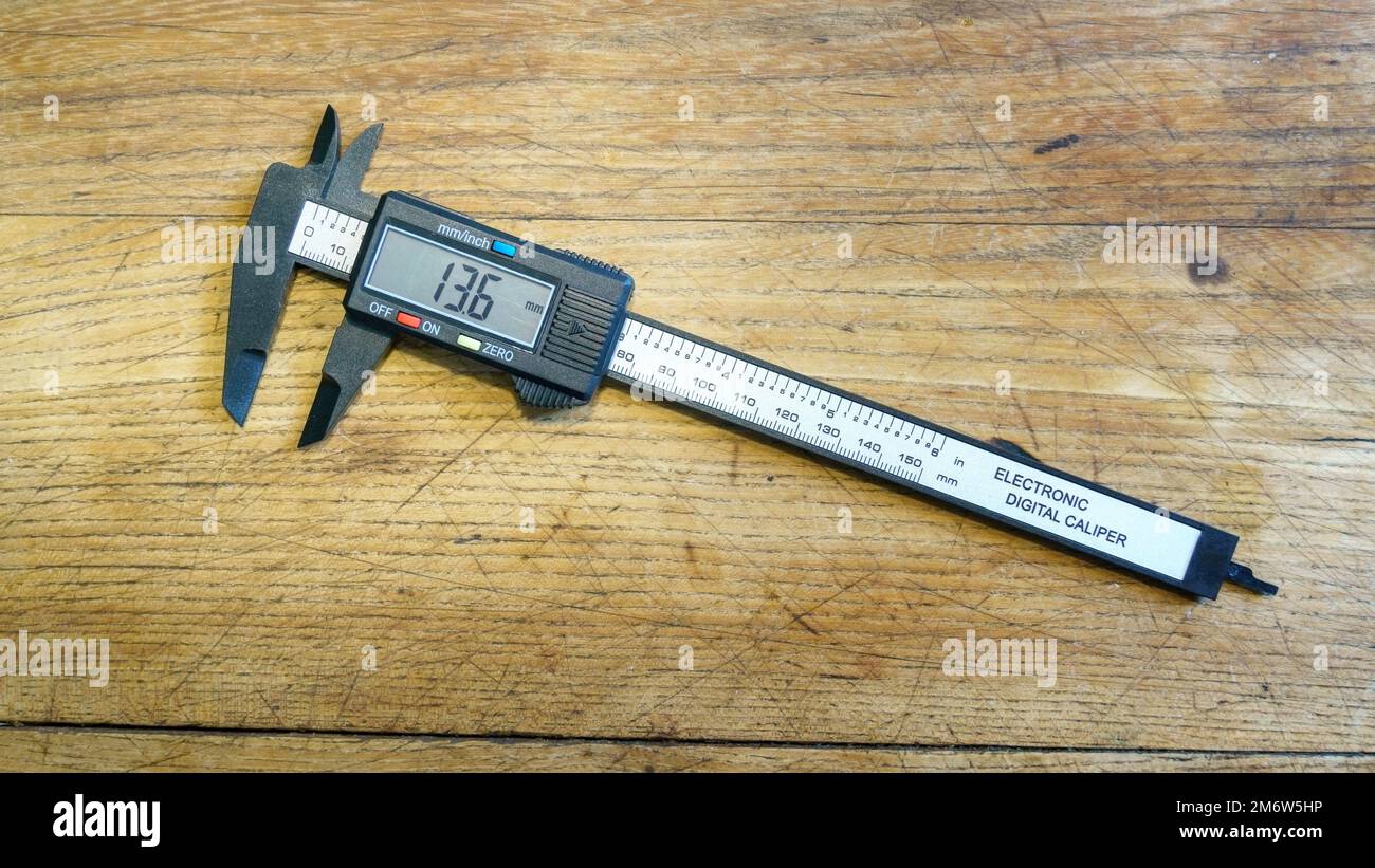 Calibro digitale immagini e fotografie stock ad alta risoluzione - Alamy