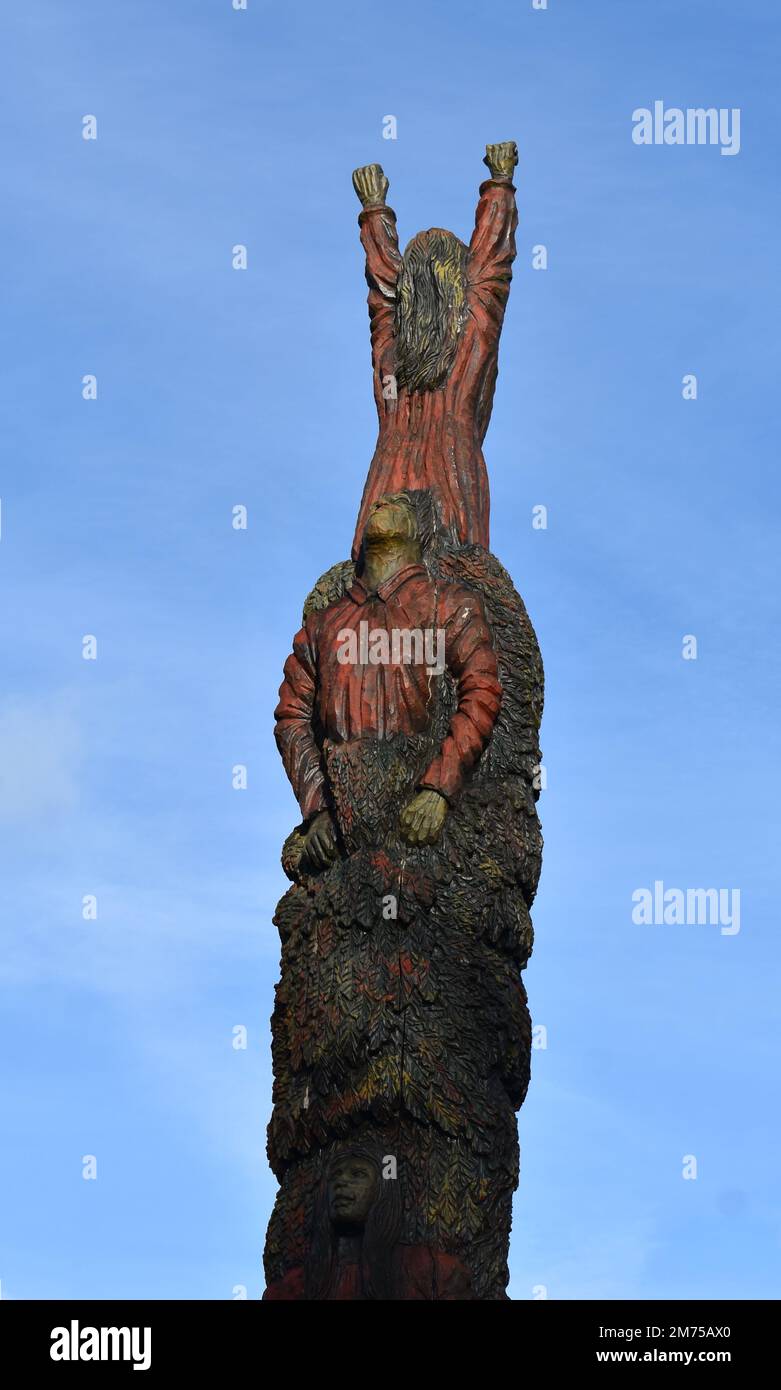 Le opere d'arte in avanti e in alto di Robert Koenig a Campbell Park a ...