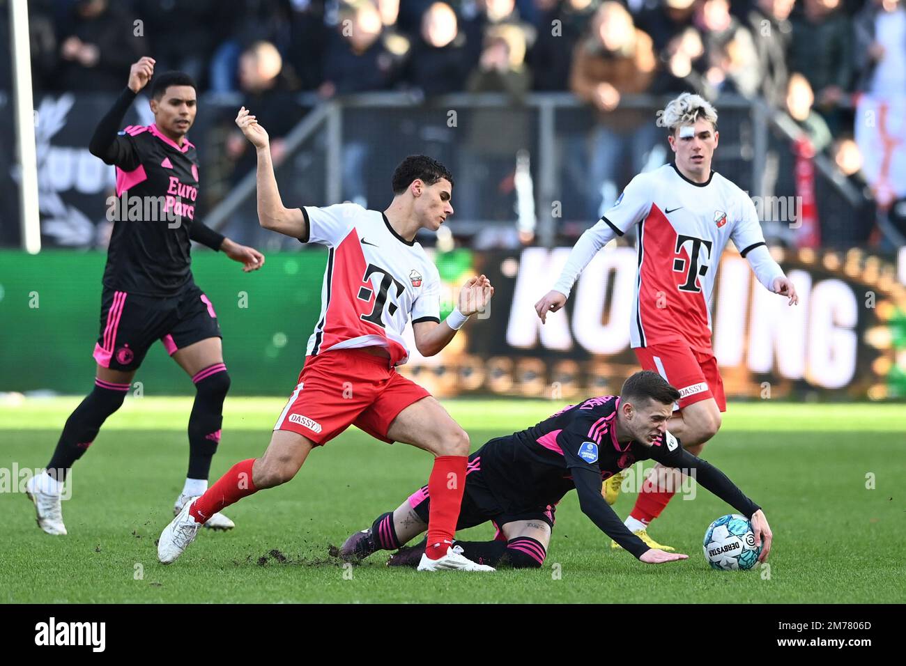 UTRECHT - (lr) Can Bozdogan del FC Utrecht, Sebastian Szymanski del Feyenoord, Taylor Booth del ...