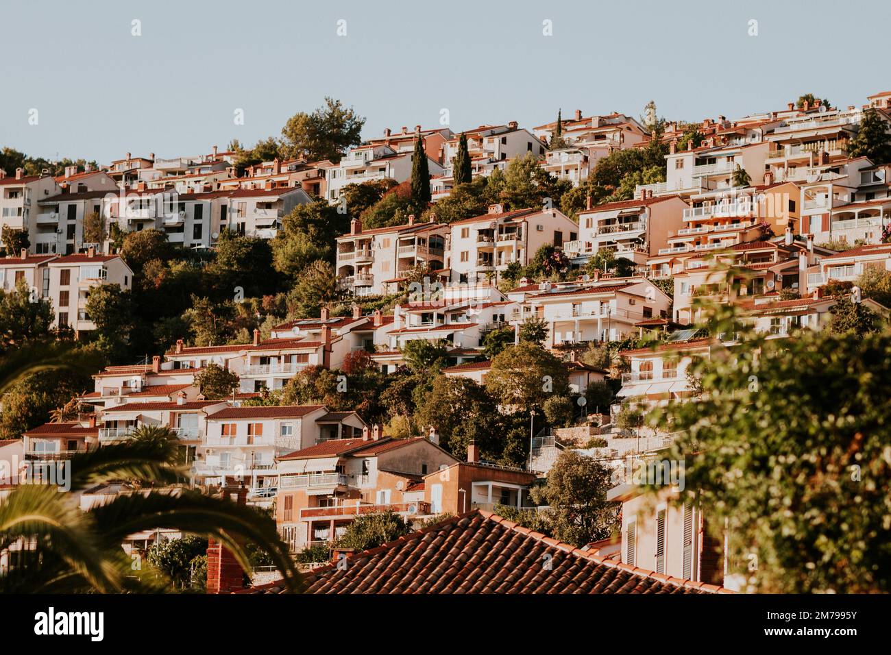 Case in cima alla collina immagini e fotografie stock ad alta ...