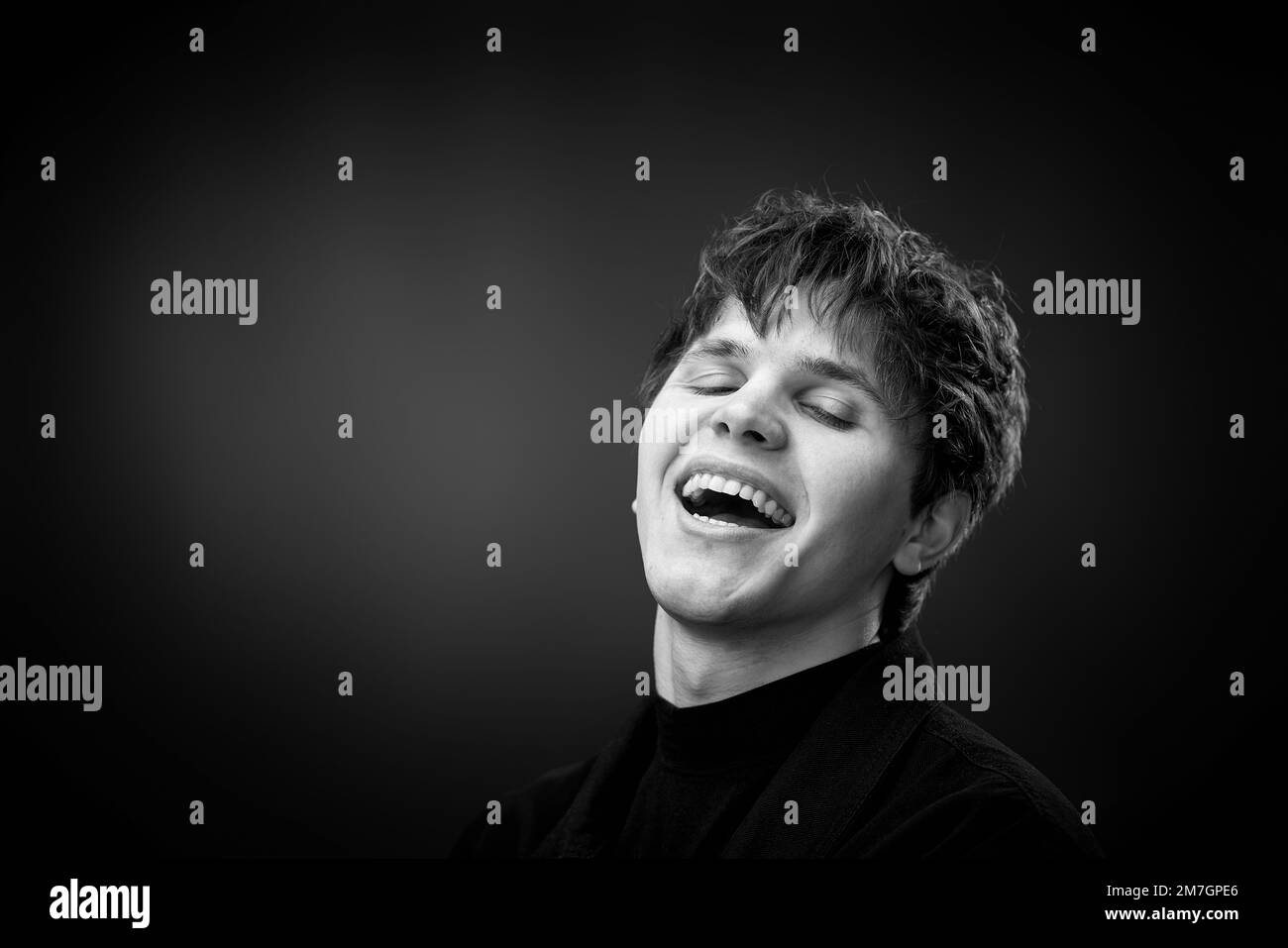 Persona che ride Foto e Immagini Stock in Bianco e Nero - Alamy