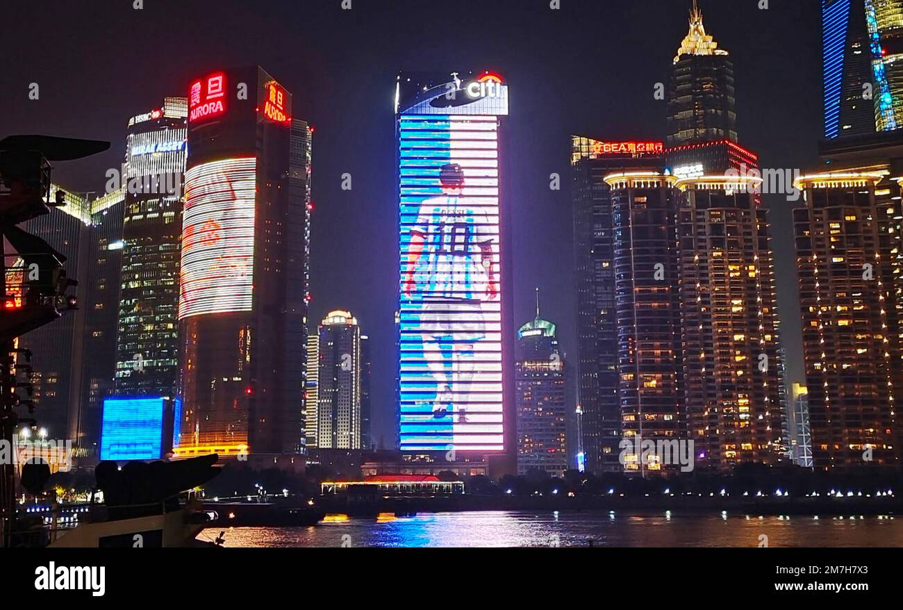 SHANGHAI, CINA - 8 GENNAIO 2023 - Lionel messi accede allo schermo ...