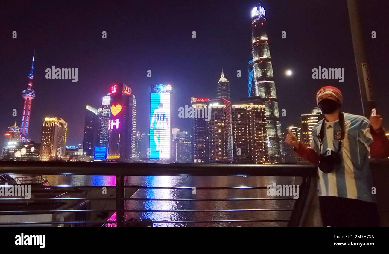 SHANGHAI, CINA - 8 GENNAIO 2023 - Lionel messi accede allo schermo ...