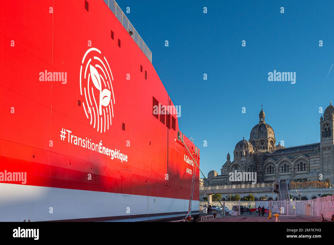 Il logo 'Transition energetique' è dipinto sul nuovo traghetto della ...