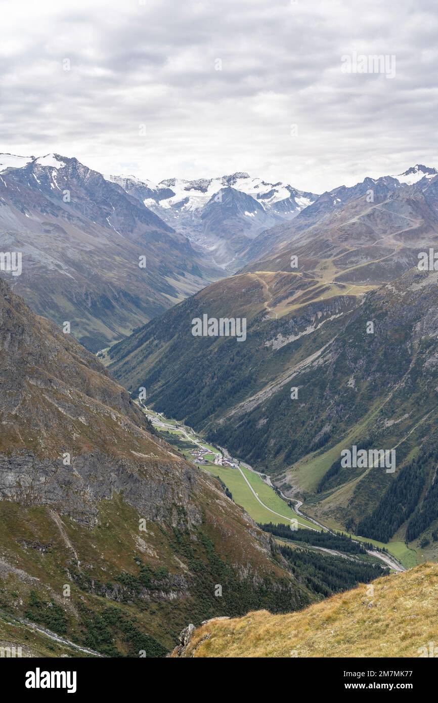 Vista sulla pitztal fino alla wildspitze immagini e fotografie stock ad ...