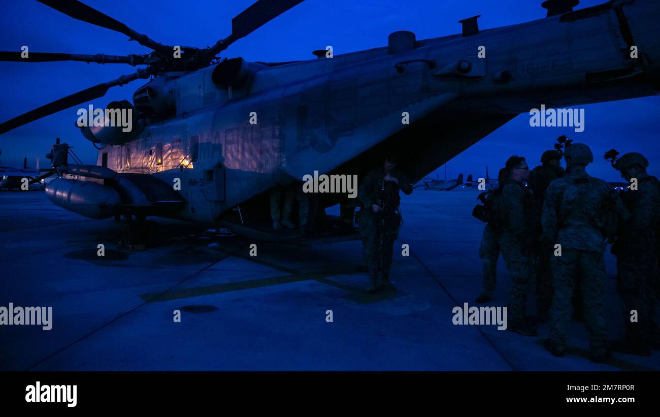 I Marines degli Stati Uniti con 2nd battaglioni radio, II Marine ...