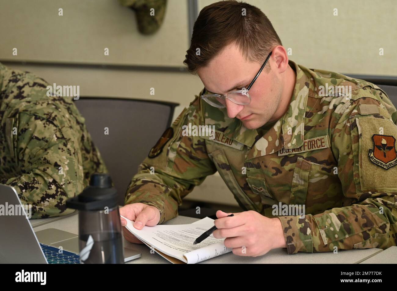 STATI UNITI Air Force Airman 1st Class Benjamin Soileau, 517th Training ...