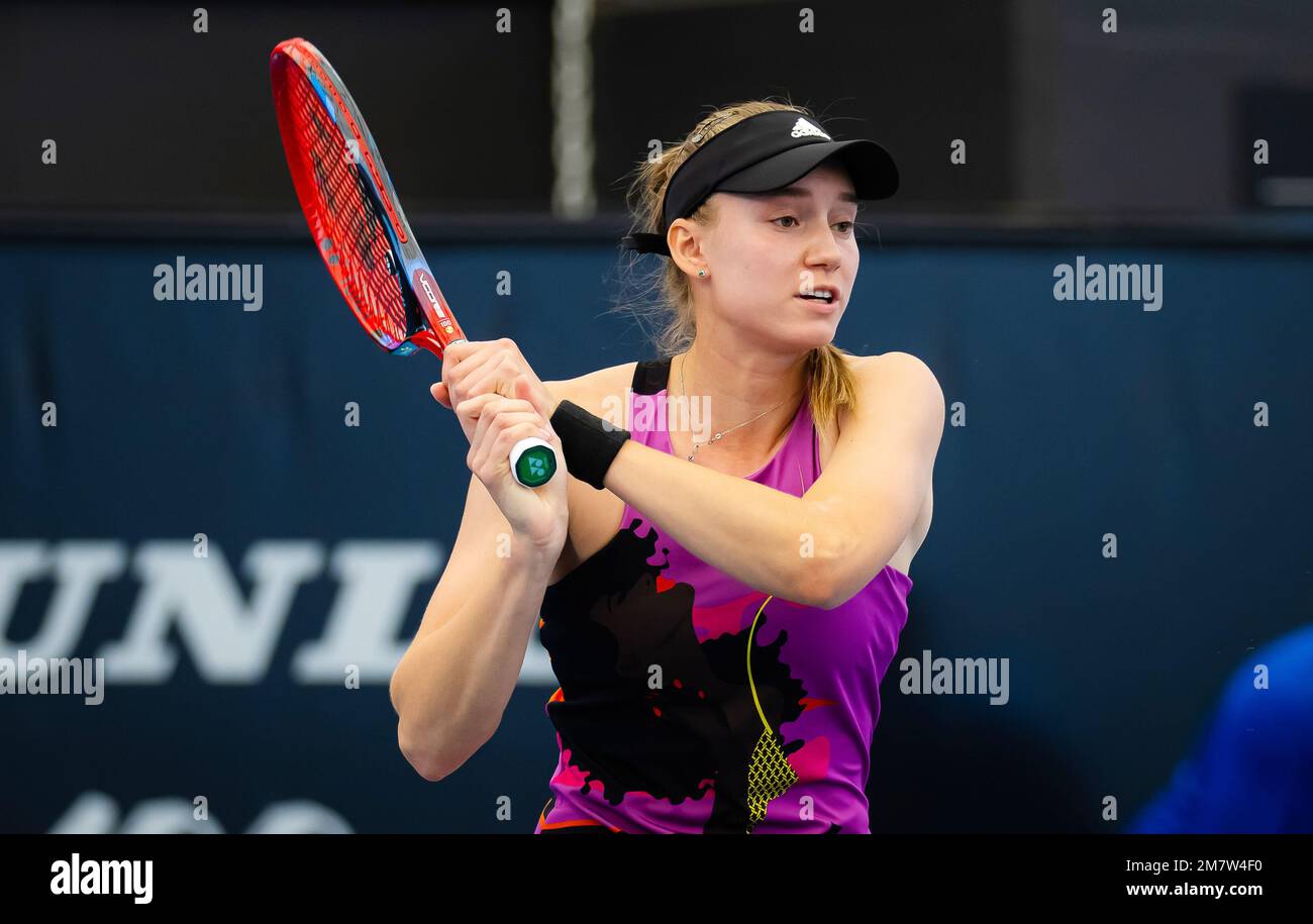 Elena Rybakina del Kazakhstan in azione durante il primo round del 2023° torneo di tennis di ...