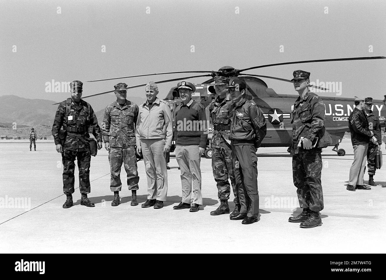 Da sinistra a destra, BGEN Eugene B. Russel, 1st Marine Air Wing; MGEN ...