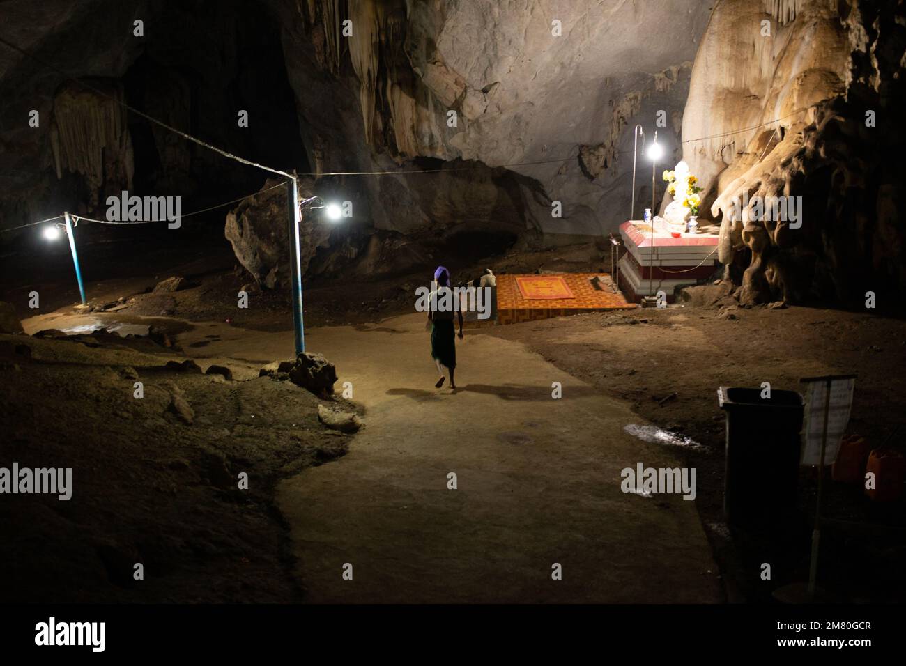 Visitare la grotta di sadan immagini e fotografie stock ad alta ...