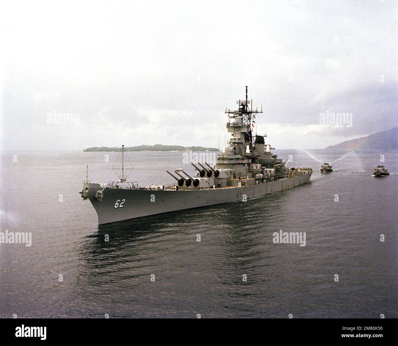 Una vista aerea del porto di prua della nave da guerra USS NEW JERSEY ...