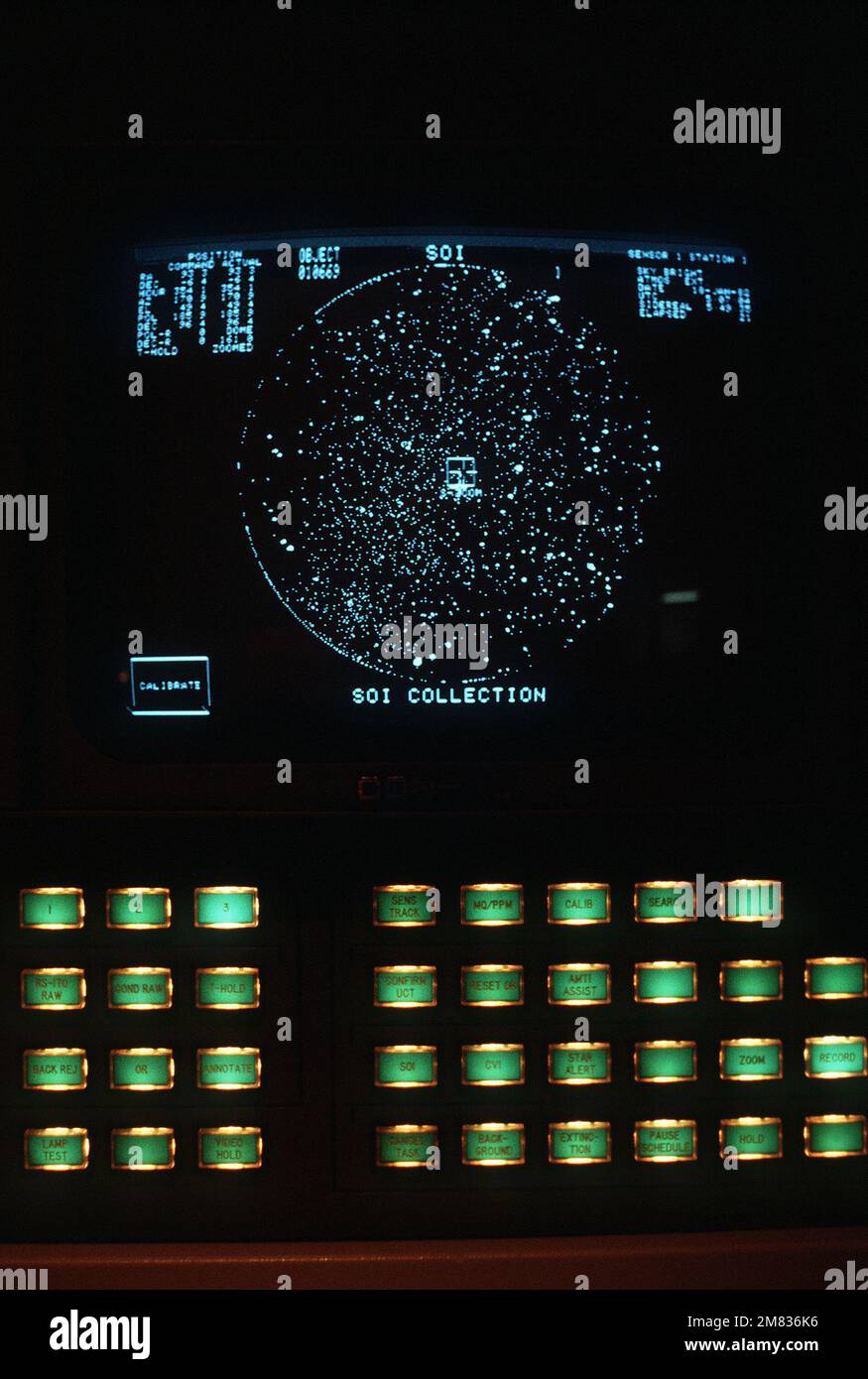 La console di comando del sistema GEODSS (Electro-Optical Deep Space ...