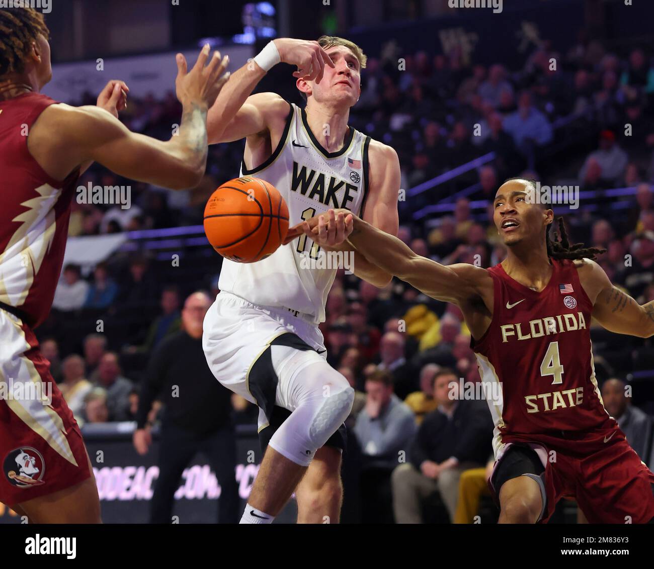 11 gennaio 2022: Florida state University junior Caleb Mills (4) bussa ...